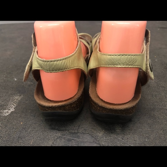 Dansko | Shoes | Damsko Olive Leather Ankle Strap Sandals Size 42 ...